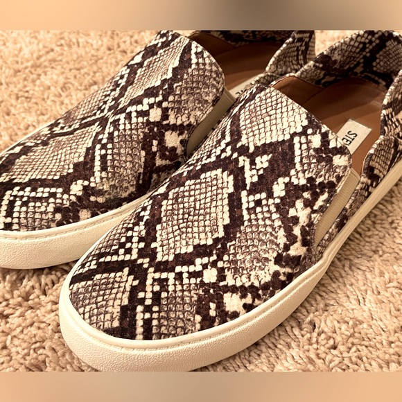 Steve Madden | Shoes | Steve Madden Stretchy Snakeskin Pattern Slides ...
